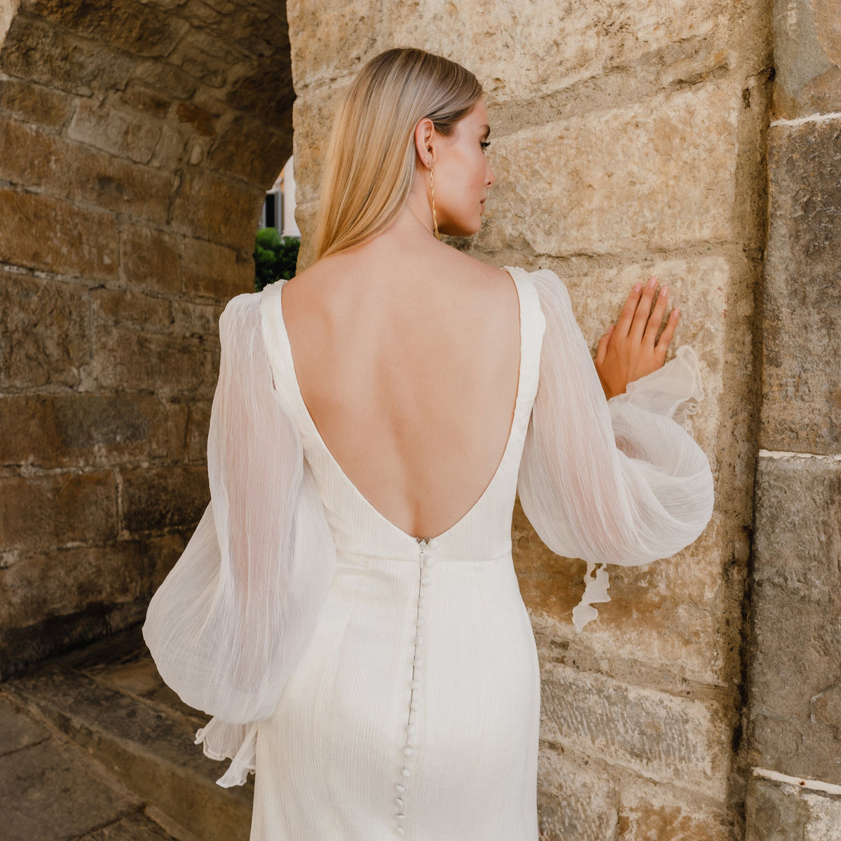 Crinkle Organza Bishop Sleeve : A detachable bishop sleeve made of she ...